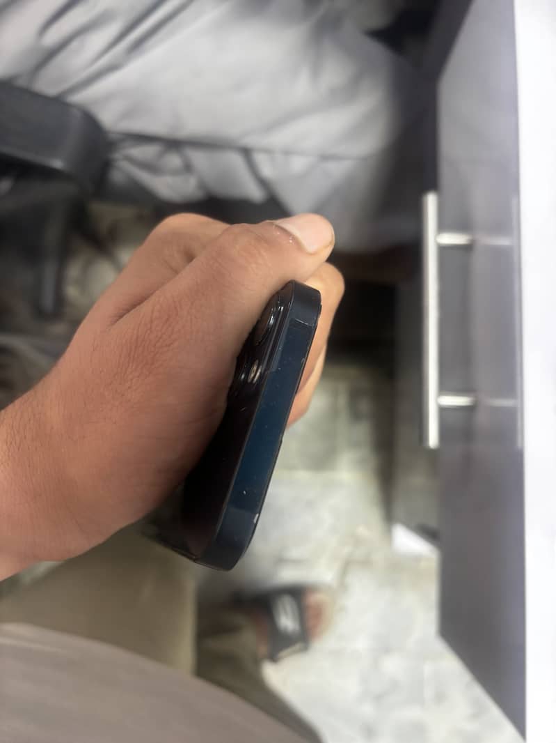 Apple iPhone 13 - Mobile Phones - 1115642258