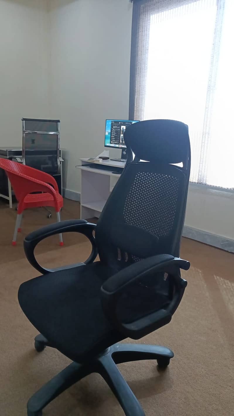 Boss Office Revolving Chair with fixed Arms - Office Chairs - 1115696109