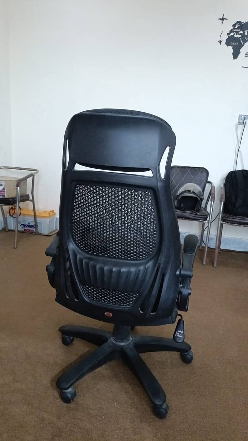 Boss Office Revolving Chair with fixed Arms - Office Chairs - 1115696109