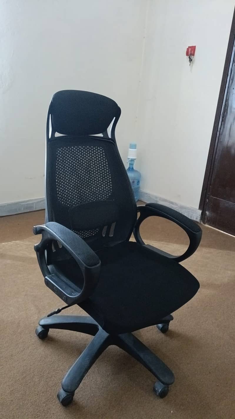 Boss Office Revolving Chair with fixed Arms - Office Chairs - 1115696109