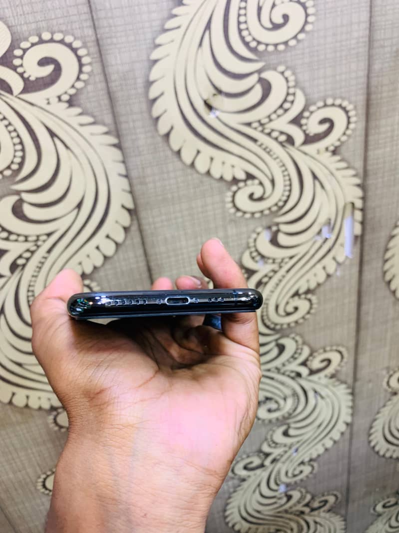 Apple iPhone 11 Pro - Mobile Phones - 1115714910