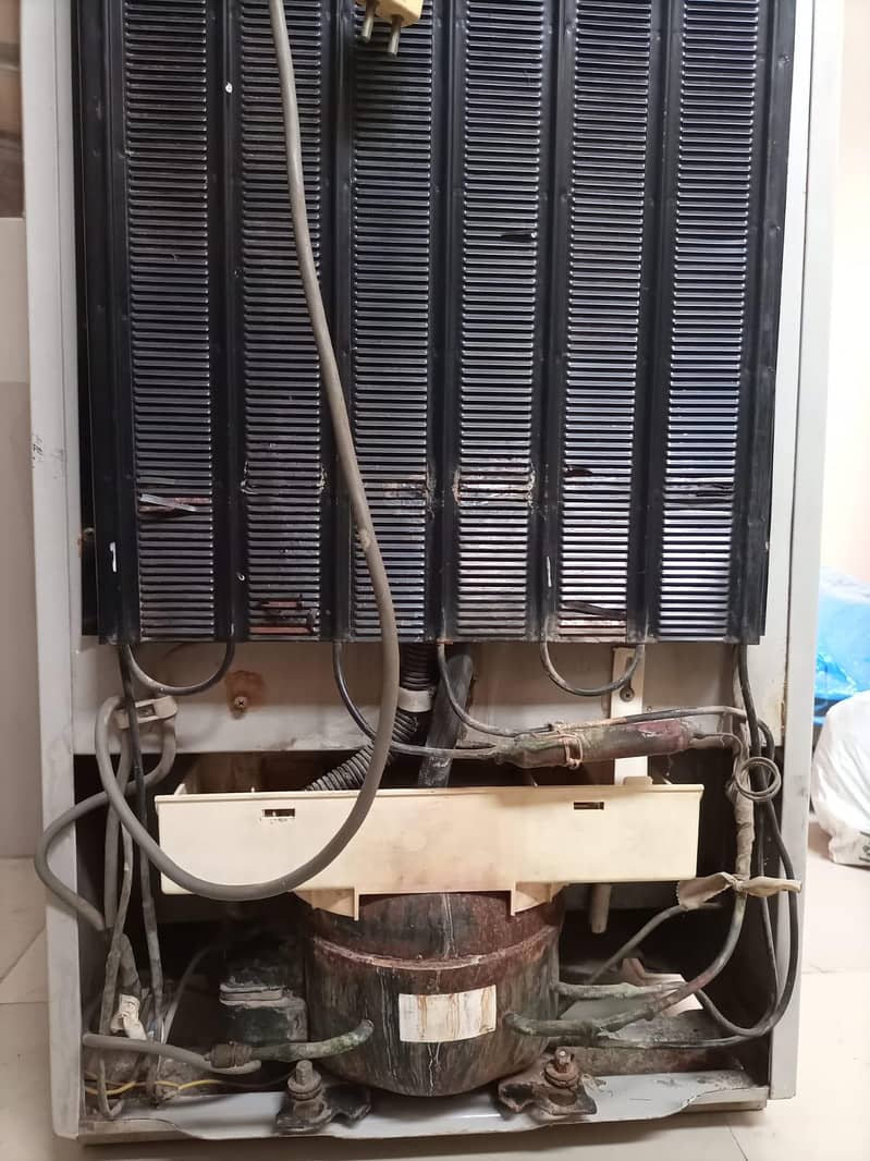 Dawlance 10 Cubic fridge for sale in good condition, excellent cooling ...