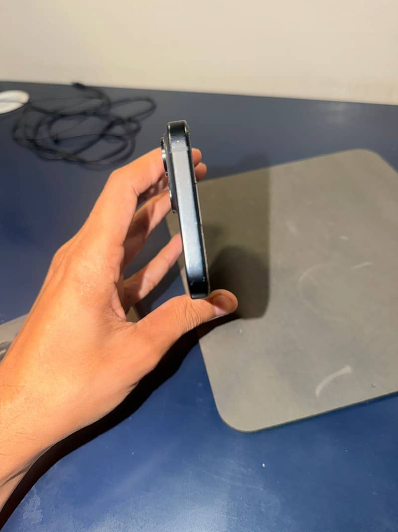 Apple iPhone 15 - Mobile Phones - 1115735761