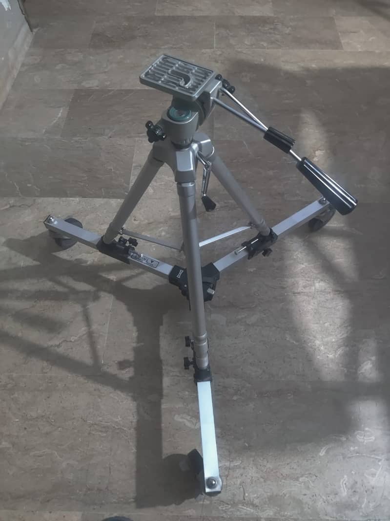 professional Video Camera stand with trolly | Tripod camera stand ...