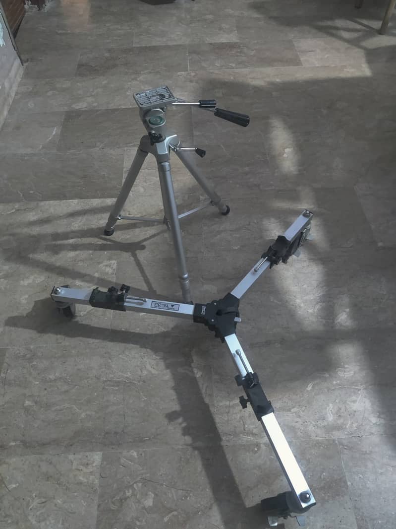 professional Video Camera stand with trolly | Tripod camera stand ...