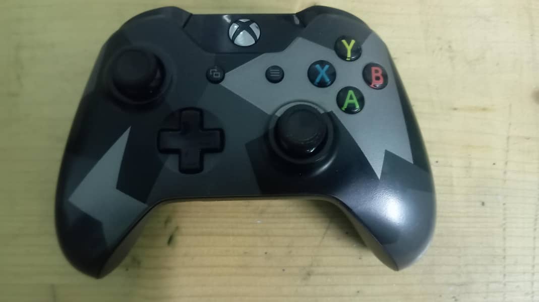 Xbox one and one s controllers - Controllers - 1115741324