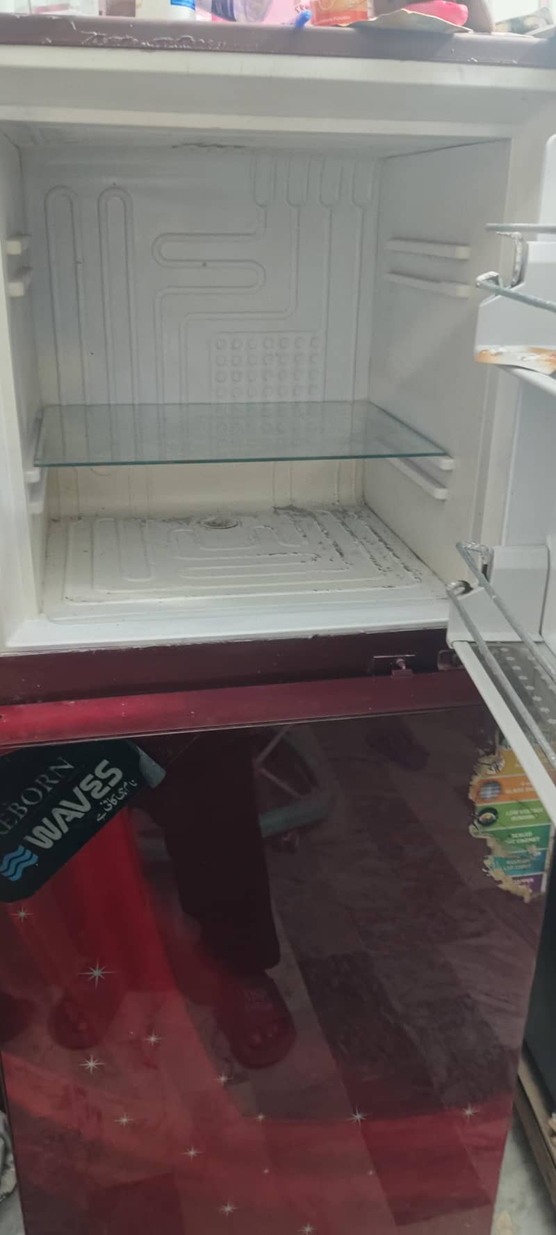 bake fridge ok chalta tha light ka jhatka na compressor jala deya h ...