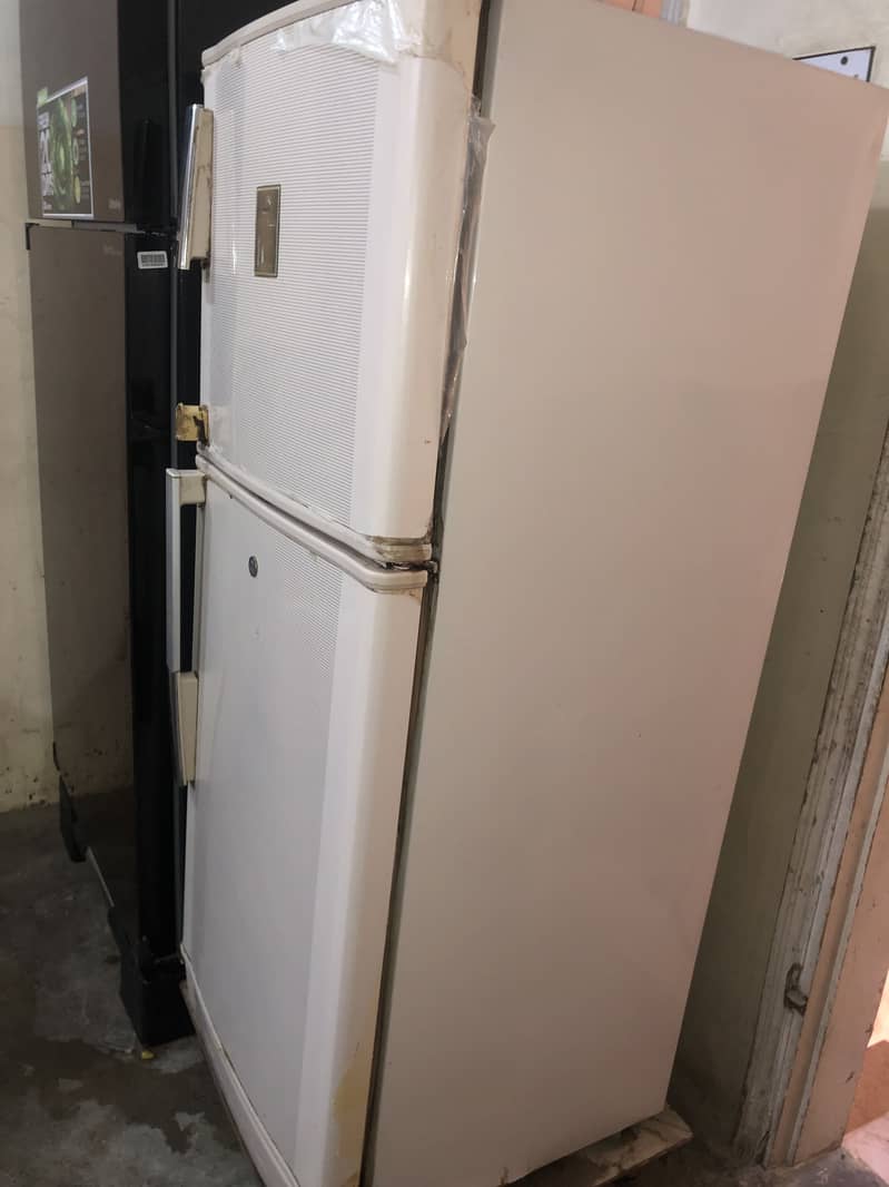 Small size refrigerator - Refrigerators - 1115760652