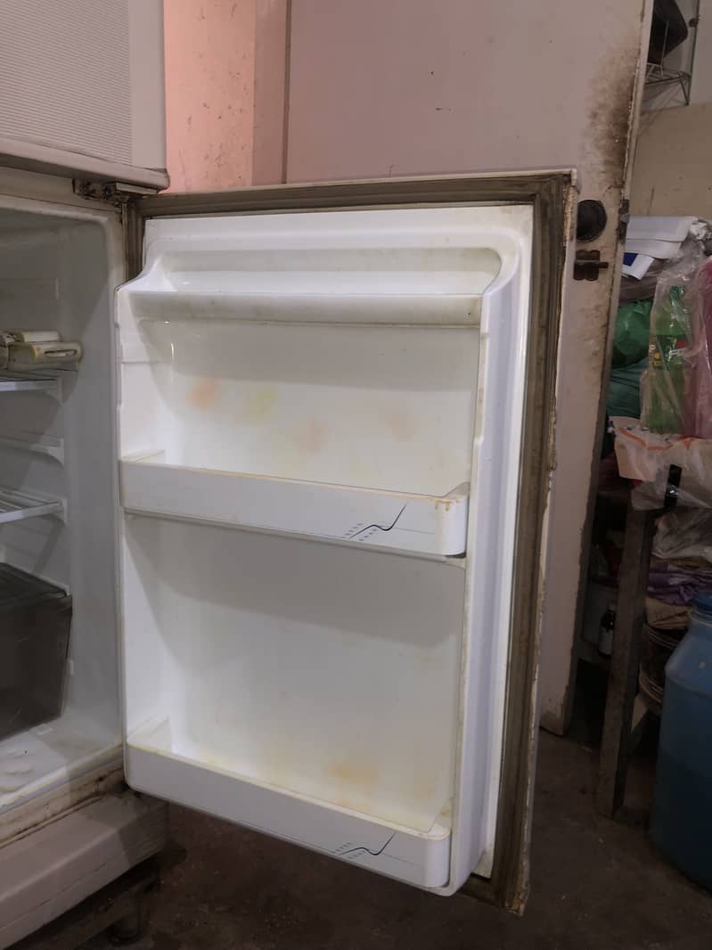 Small size refrigerator - Refrigerators - 1115760652