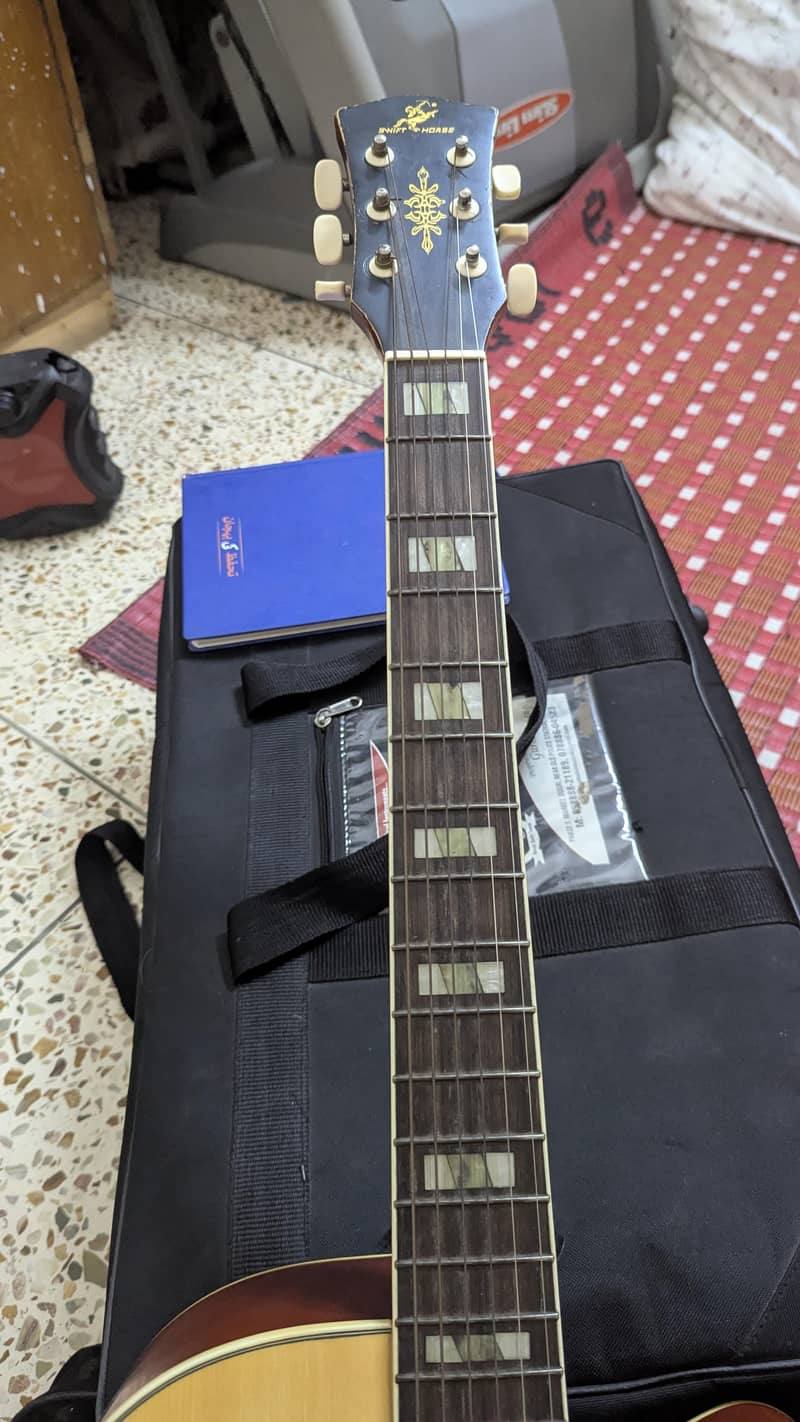 swift horse semi-acoustic guitar, 7/10 - Musical Instruments - 1115766016