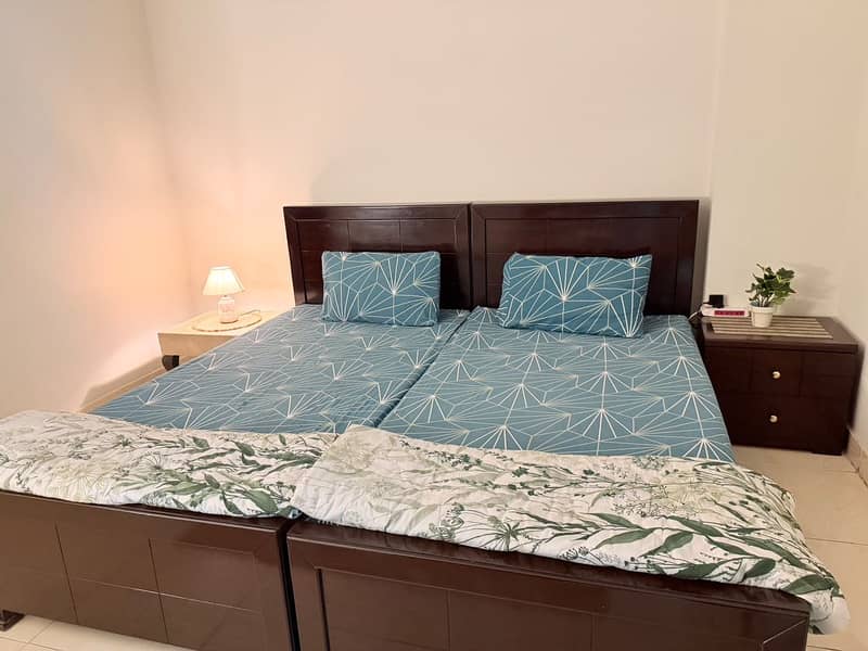 Solid wood 2 single beds with 1 side table - Beds - 1115777543