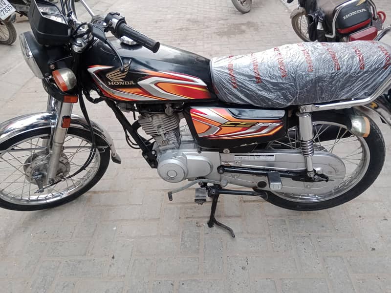 Honda 125 Hyderabad number 22 model - Standard Bikes - 1115033226