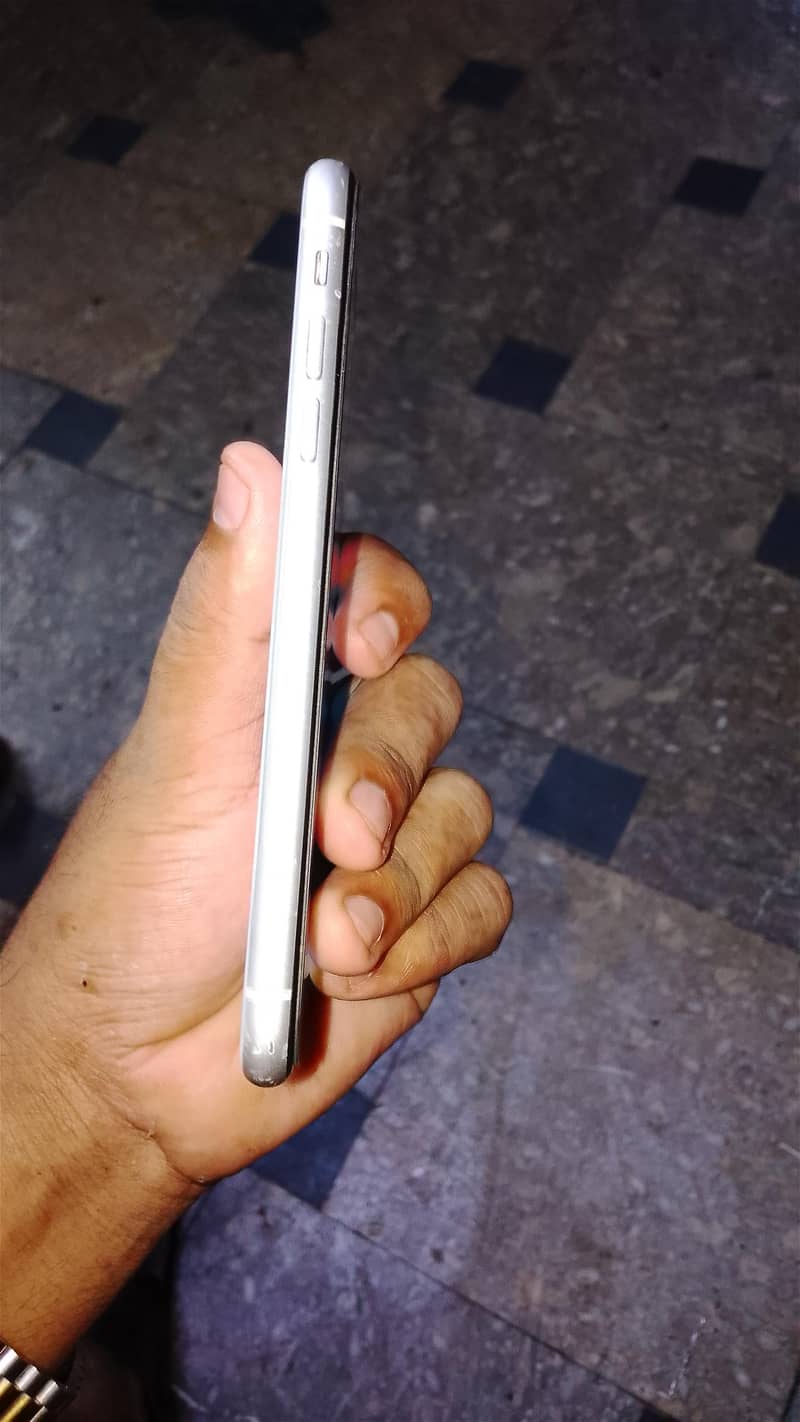Apple iPhone XR - Mobile Phones - 1115820422