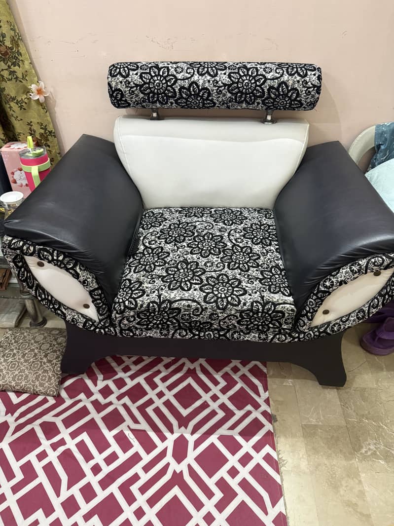 5 Seat Fancy Sofa Sat in Good Condition - Sofas - 1115833925
