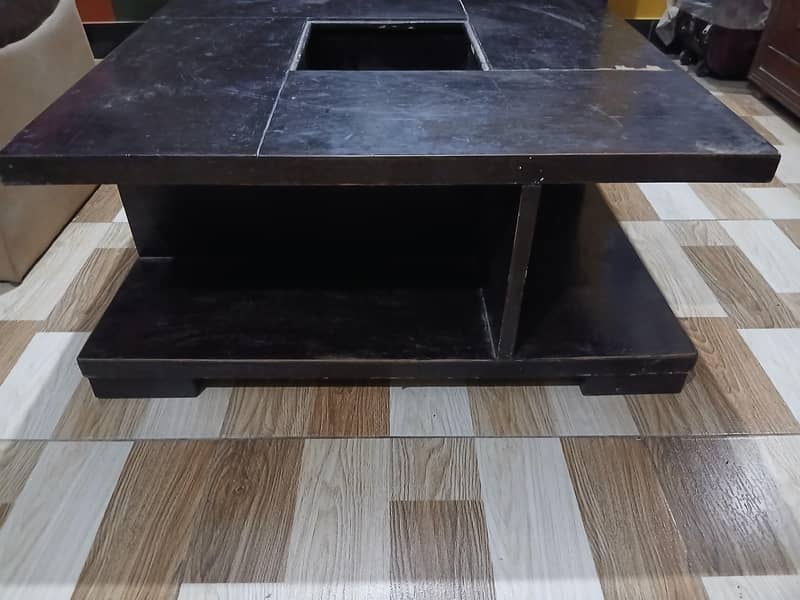 Table made of high quality wood - Dining Tables - 1115850976
