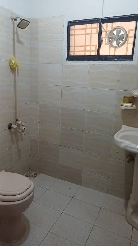 Gulshan Iqbal block 1 Hashim Arcade 3rd Floor No lift 2 Bed DD Demand ...