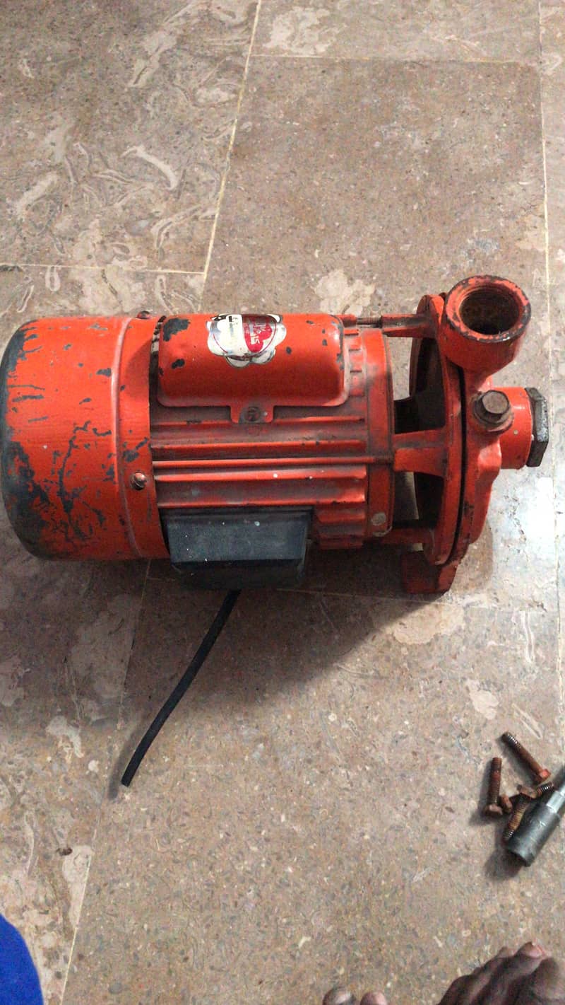 Ampler box me spring ki waja se pumping ni hi rhi,motor 100/100 hy ...