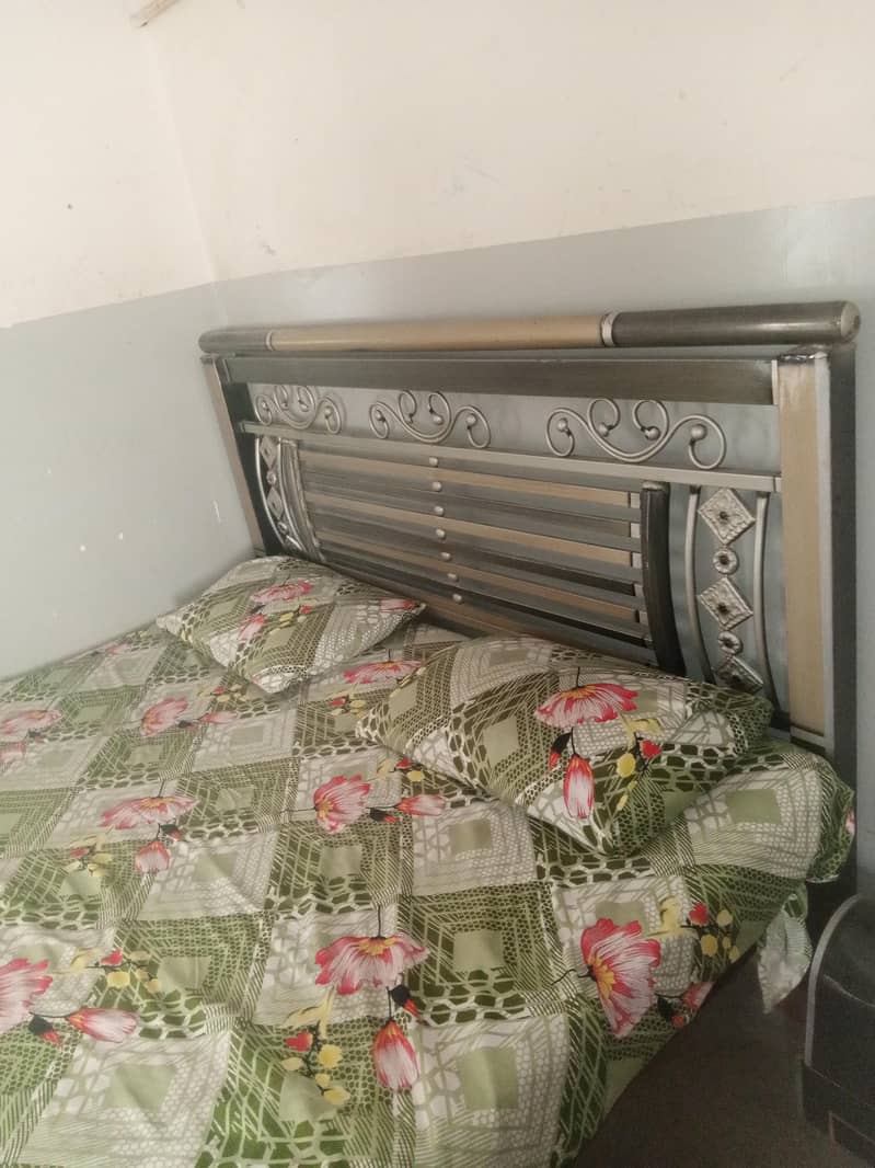 bed matrix samet aur almari teen dor wali - Beds - 1115926629