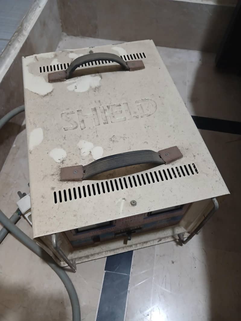 A 100 universal stabilizer 4 realy for low voltage. 100 to 260 - Other ...