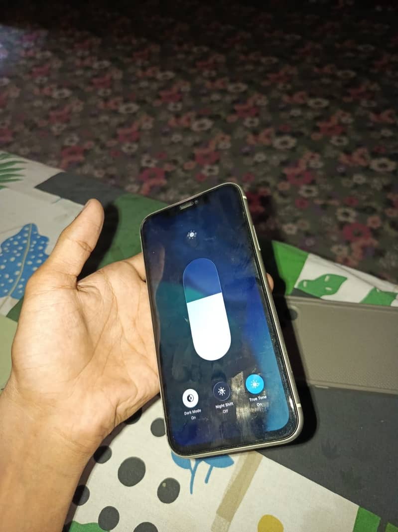 Apple iPhone 11 - Mobile Phones - 1115960563