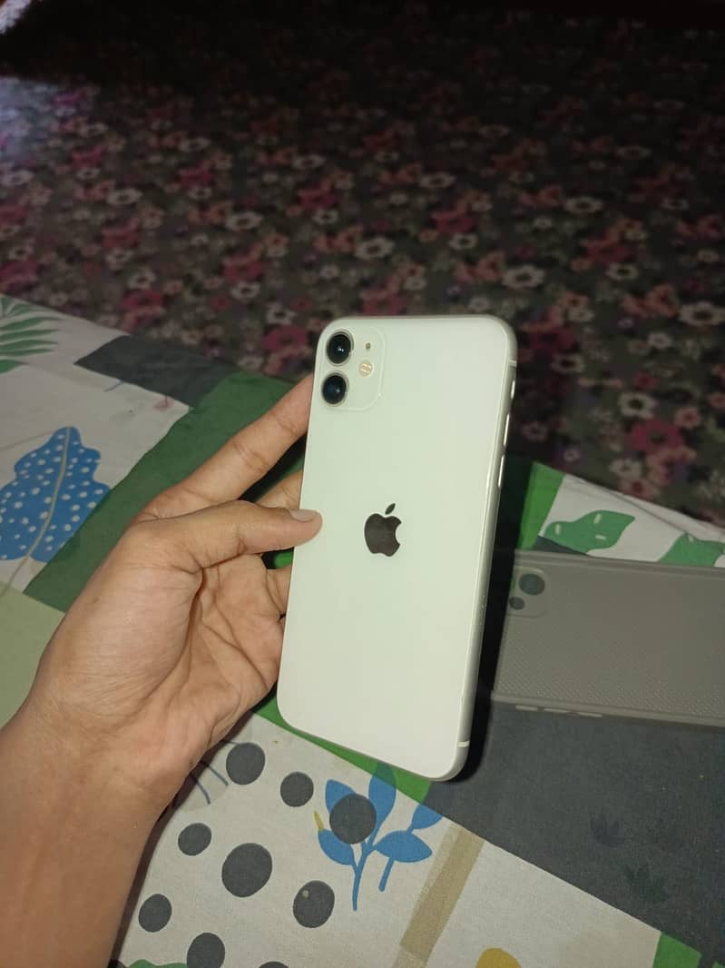Apple iPhone 11 - Mobile Phones - 1115960563