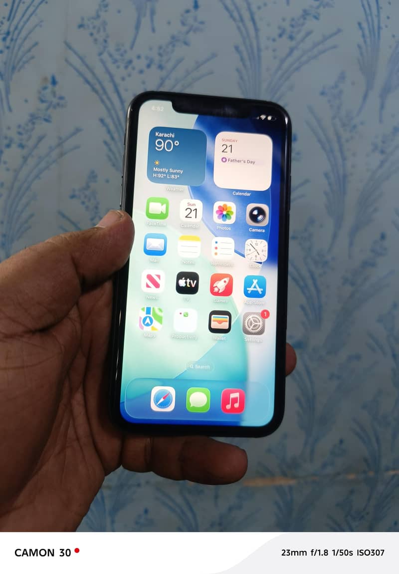Apple iPhone 11 - Mobile Phones - 1115960628