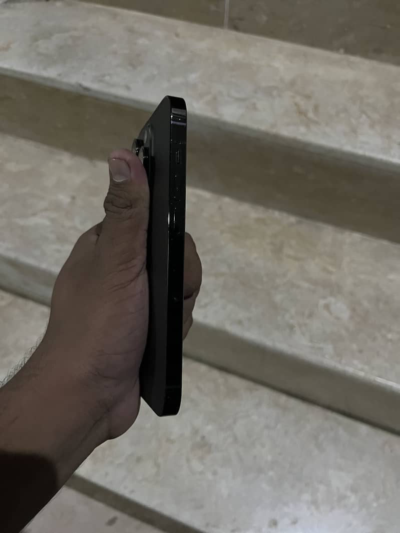 Apple iPhone 14 Pro - Mobile Phones - 1119710642